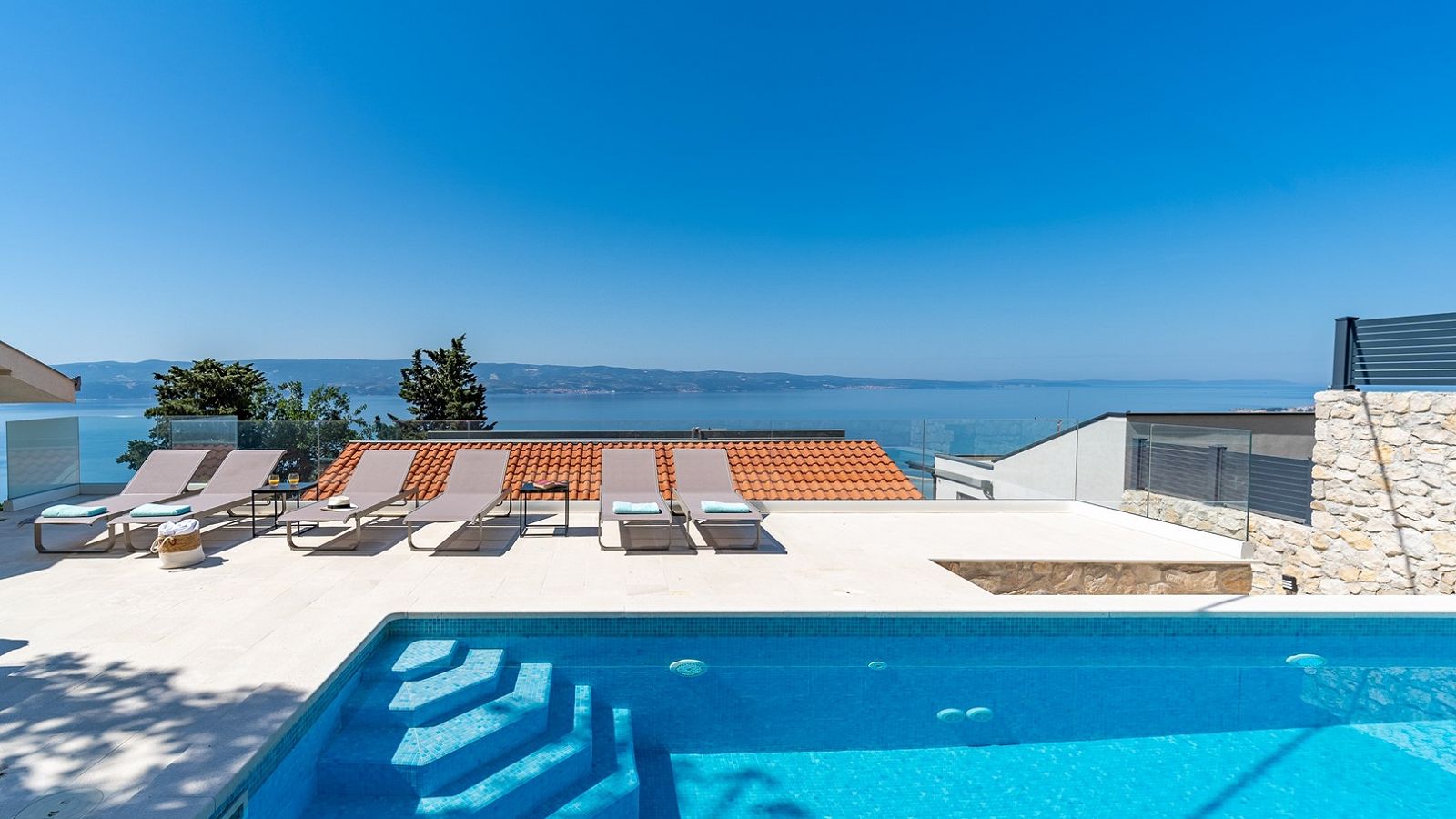 Villa Atopos with heated att hyra | Villor med pool Mellersta Dalmatien ...