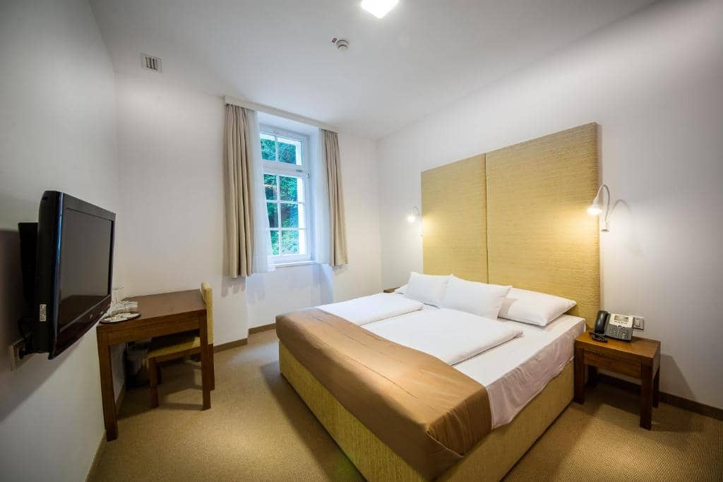Hotel ZDRAVILIŠKI DVOR - Travelland